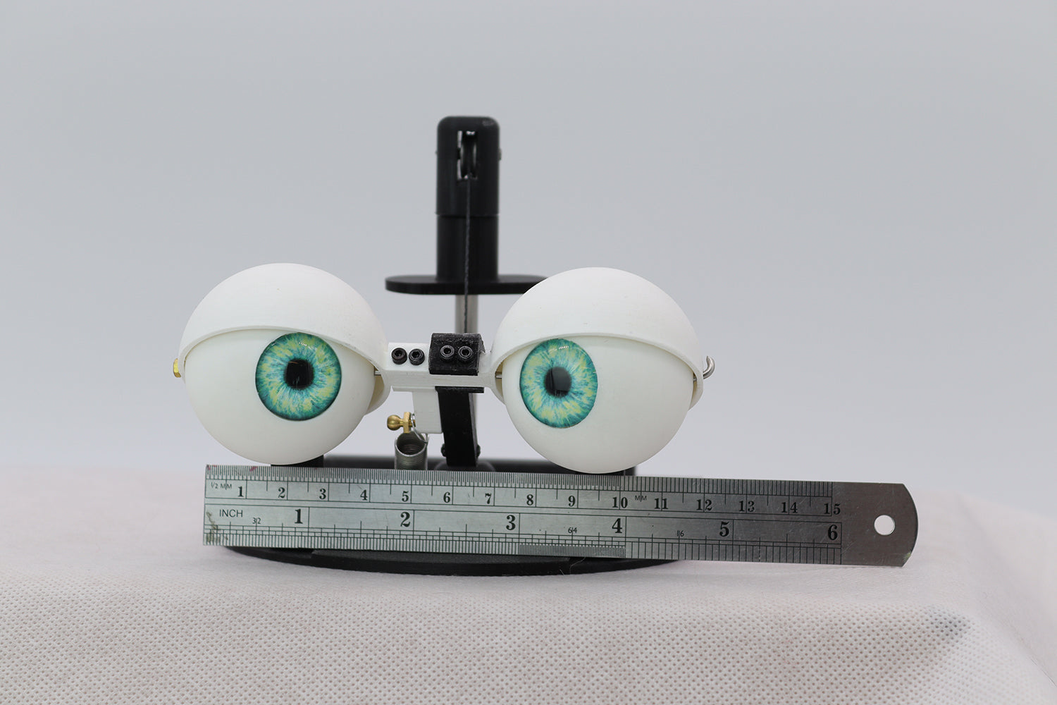Hand Operated Eye Mechanism for Puppets